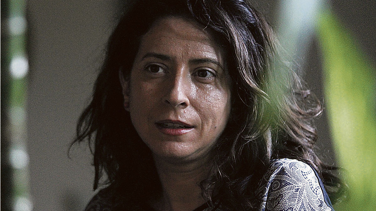 MOVING SEASON - Literal Magazine